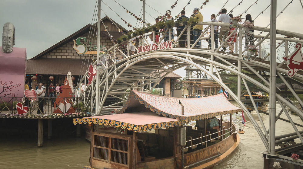 Pattaya Floating Market | Royal Wing Suites & Spa