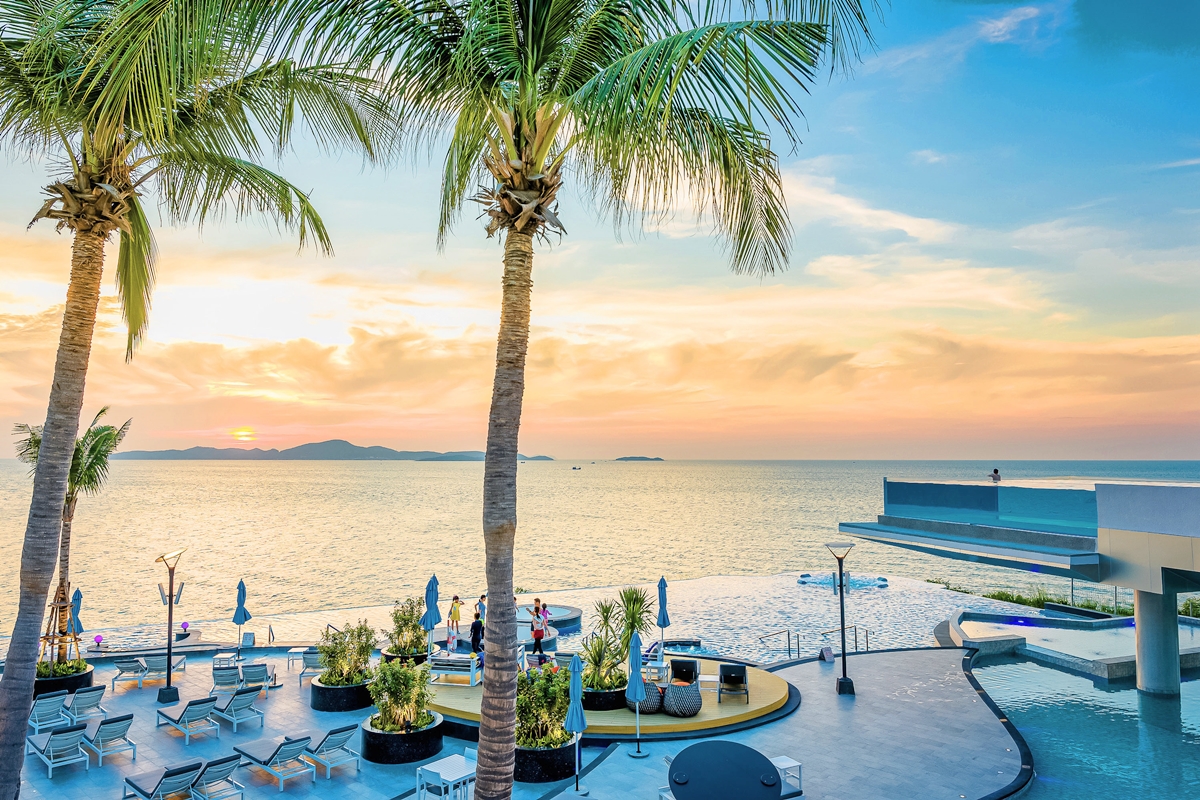 Songkran in Pattaya at Luxury Hotel | Royal Wing Suites & Spa